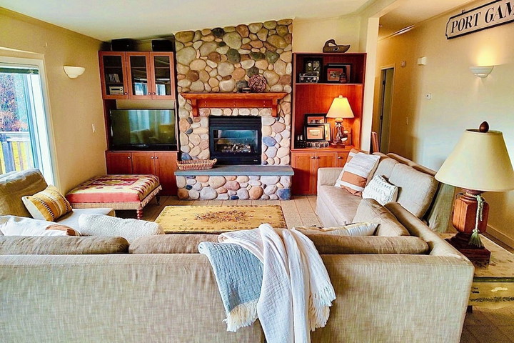 Thorndyke Lodge Beachfront Escape W/ Bbq And Firepit - Poulsbo, WA