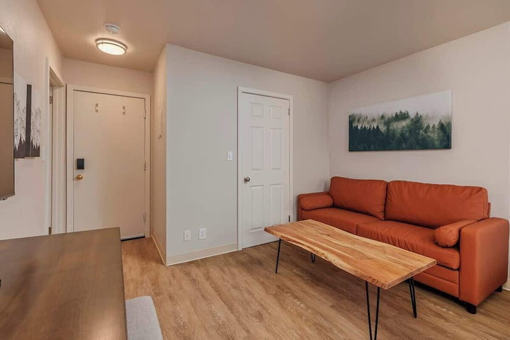 Historic Chic Downtown Suite - Anchorage, AK