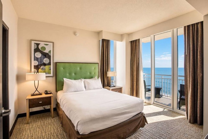 Virginia Beach | Oceanfront Beach Retreat | Pool & Beach | 2br - Virginia Beach, VA