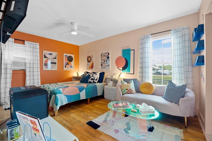 The Plastic Peach - 80s/90s Retro-themed Apartment - Leland, NC