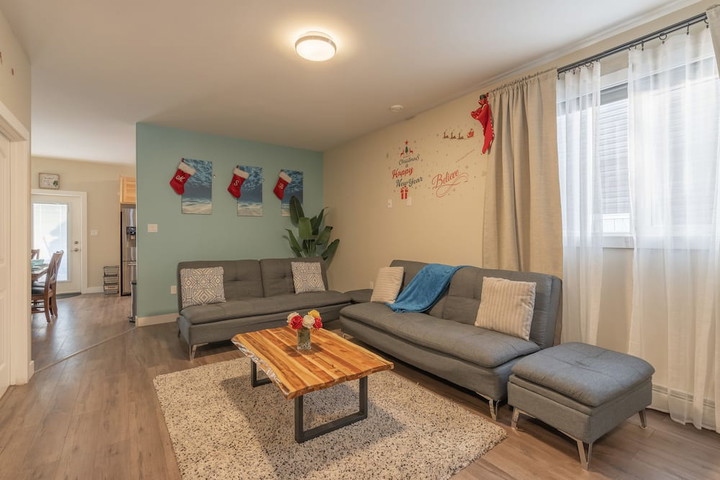 Spacious , Luxurious Home For Comfort, Privacy And Convenience. Great For Aurora - イエローナイフ