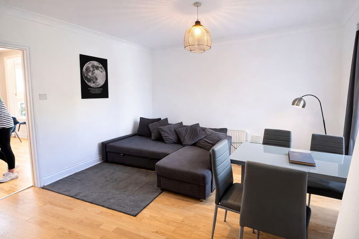 Spacious 2-bed In Southampton | Hospital & Docks - Southampton
