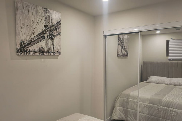 New Modern 1br Suite With Private Entrance - Easy Access To Malls - Winnipeg