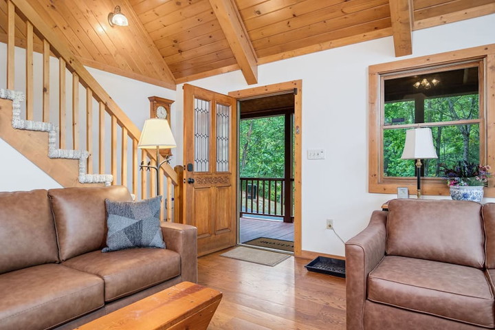 Restoration Retreat 3-bedroom Cabin Mountain Views In Sevierville, Tn 1.5 Miles To National Park - Townsend, TN