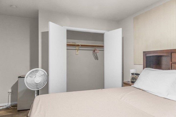 Ile Ayo - Br With Shared Bathroom In A Co-living Home (2) - Stafford, TX