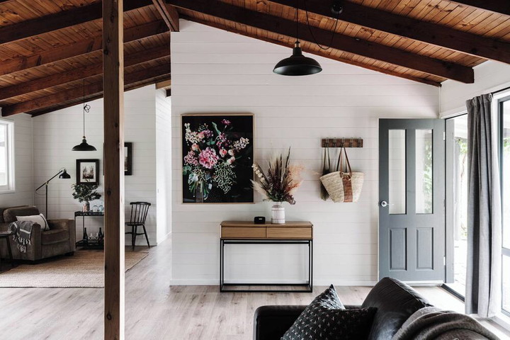 Stylish Gippsland Country Home With Stunning Views. Wood Fires. Pet Friendly. - Trafalgar