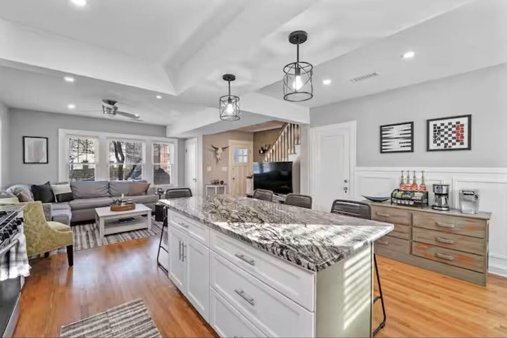 3br Salem Townhouse Minutes To Downtown - Salem, MA
