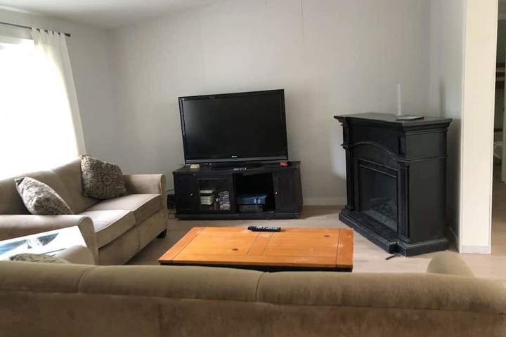 Waterfront Retreat With All The Amenities Of Home-2 Kings Beds, Queen, Bunk Bed - Kawartha Lakes
