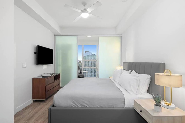 Level South Olive- One Bedroom Suite & Office - Los Angeles