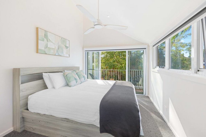 Noahs Beach House At Flynns - Executive Style, Pet Friendly - Port Macquarie