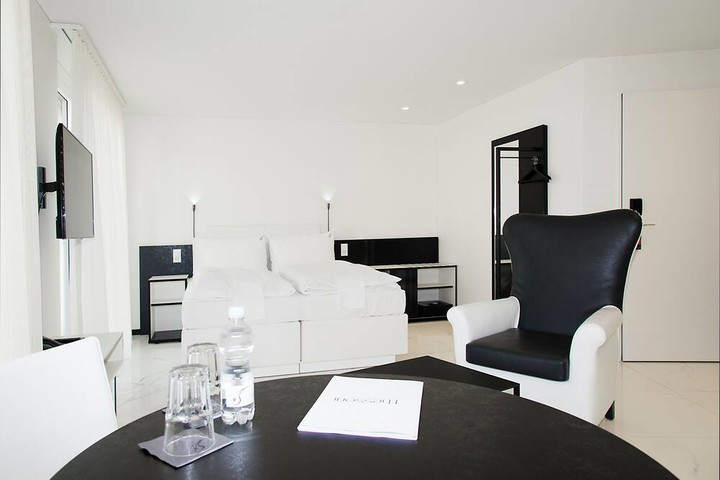 Longstayhotel Thessoni  Zürichregensdorf  14 Minutes Train Ride To City Zurich - Zürich