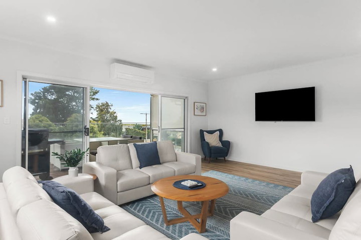 Modern Beachhouse, Sea Views Great Location, 3 Mins To The Beach. - Victor Harbor