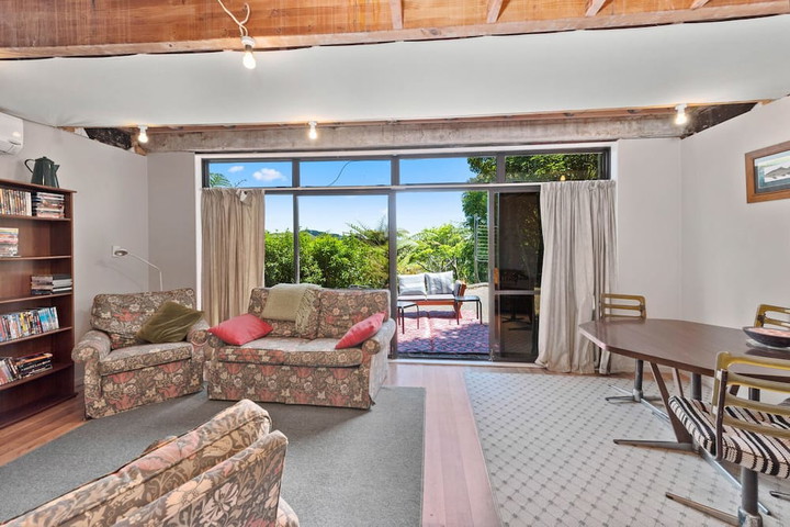 A Character 1960 Scandinavian Holiday Home - Great For Families And Pets. - Rotorua