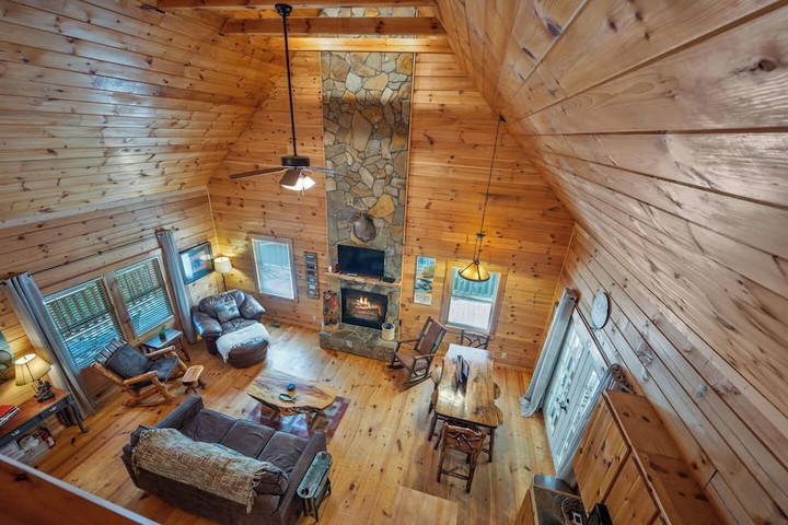 Big Log Home/hot Tub/pet/canoes, Kayaks/beach/fireplace/lakes, Beach, Waterfall - Lake Lure, NC