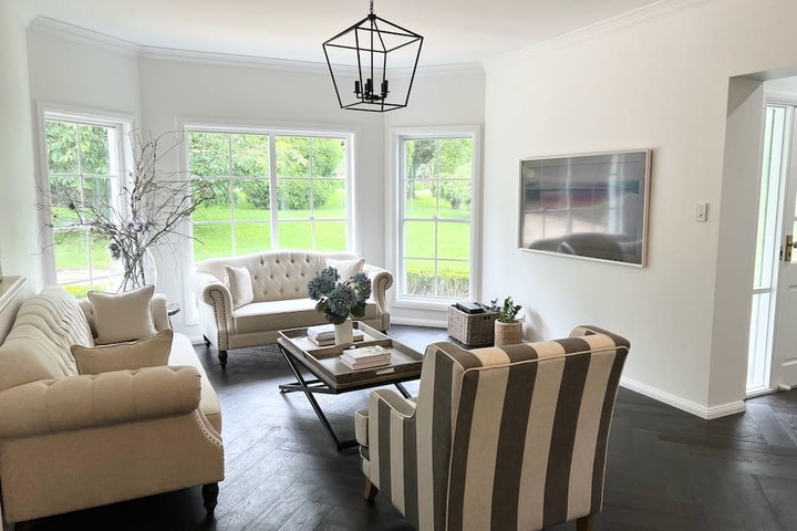 Grounds Of Robertson. Stylish And Exclusive. - Robertson