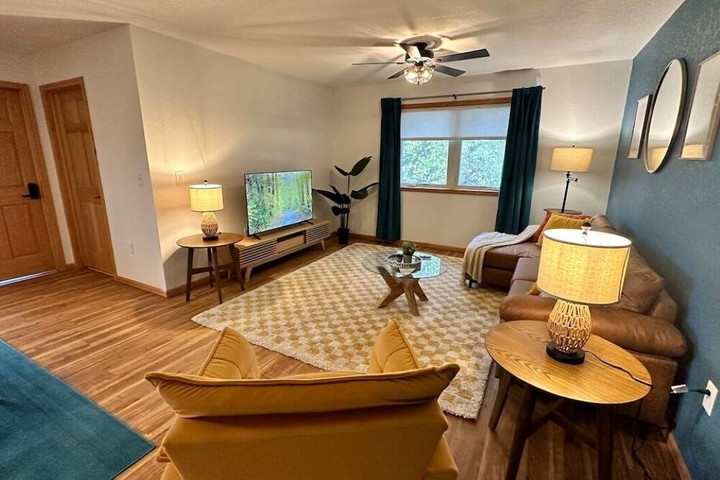 New Heights - 4bd 2ba, King, Pet Friendly, Close To Everything! - Decorah, IA