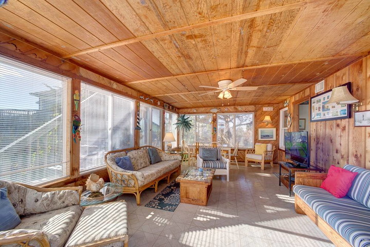Diamond Shoals 67: Dog-friendly, 3 Lots From Beach - Outer Banks, NC