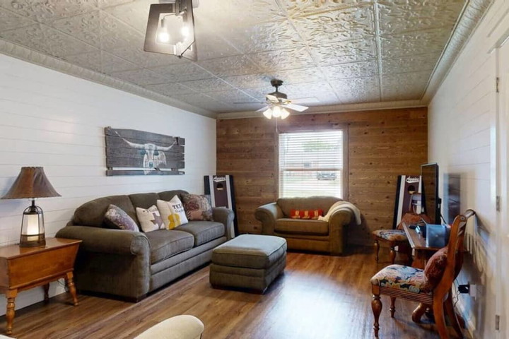2 Living Rooms, Playstation Game System, Multiple Sleeping Areas, Pet Friendly! - Bryan, TX