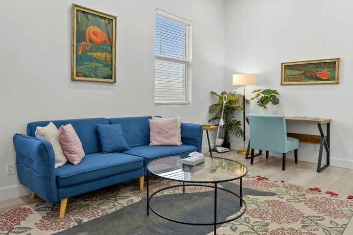 Pineapple Paradise - 2 Units - 13 Min To Beach - Sarasota, FL
