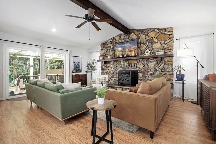 Dog-friendly Home W/ Firepit, Fenced Yard & Office. 5 Mins To Apple Hill! - Pollock Pines, CA