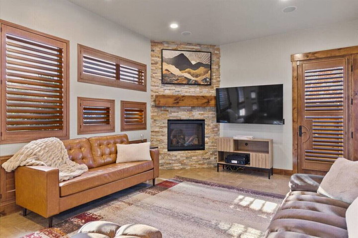 Reno Basecamp | 2 King Suites, Walk To Food & Fun - Reno, NV