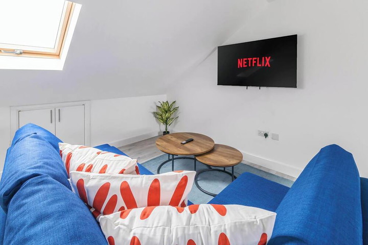 Central Apartment W/ Free Wifi Near Shops & Cafes - Farnham