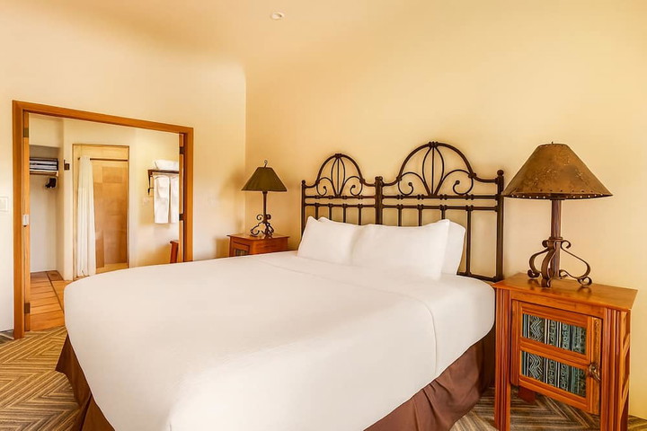 Your Cave Creek Paradise! Full Kitchen, Outdoor Pool, Free Parking! - Cave Creek, AZ