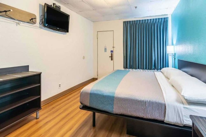 1 King Bed | Non-smoking - White Plains, NY