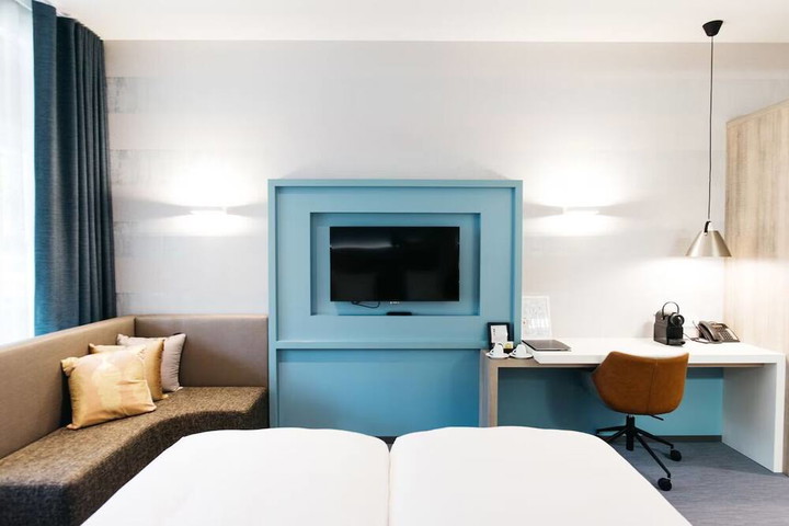 Comfortable Stay With Private Parking And Onsite Dining! - Weert