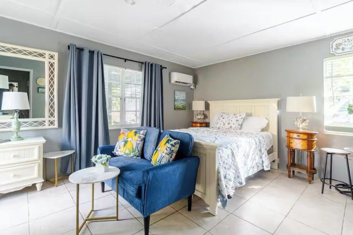 Garden Cottage In A Heart Of West Palm Beach - West Palm Beach, FL