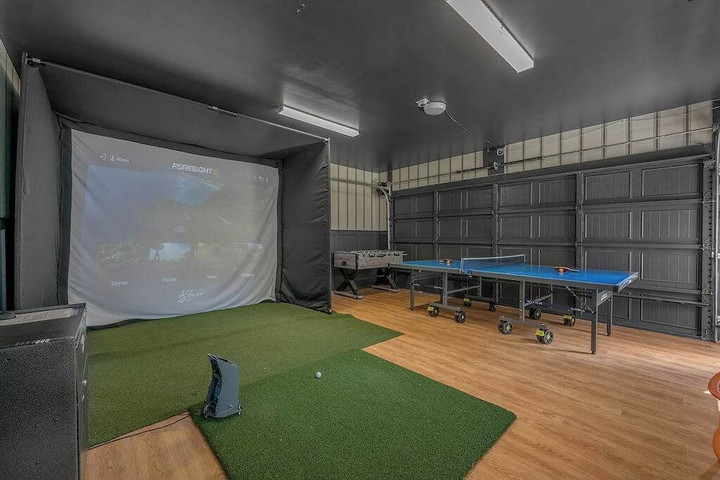 Golf Simulator | Hot Tub | Downtown | Game Room | - Lexington, KY