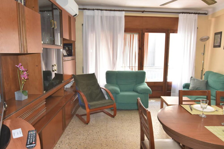 Charming Town House In Roses, Costa Brava, 100 Meters From The Beach. 4 Bedrooms, Modern Kitchen, Balcony, Free Wi-fi. - Cadaqués