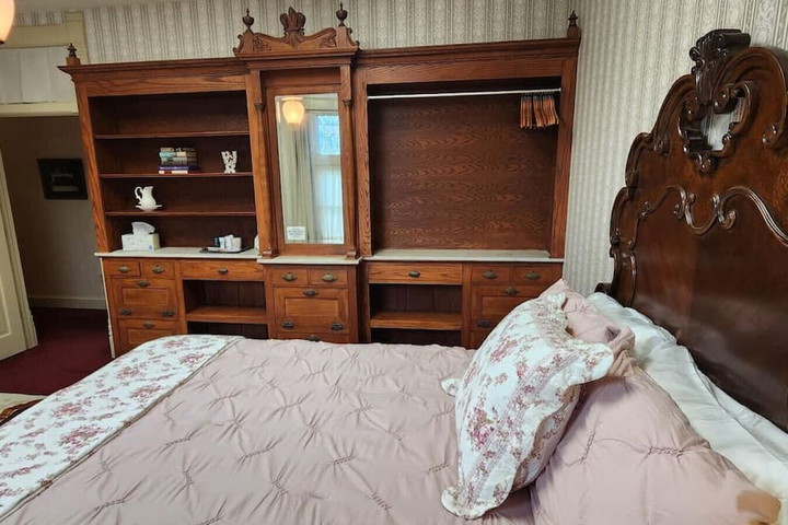 #1 Rose Room At The Feitshans House - Illinois