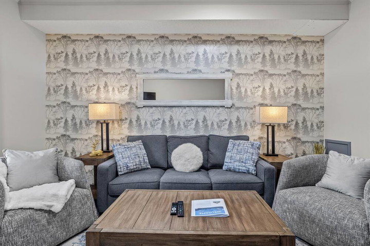 Cedar Ridge Chalet - Pool & Hot Tub - Pet Friendly - 