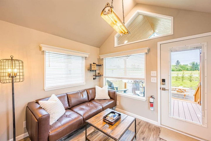 Rainforest Tiny Home Retreat: Industrial - Forks, WA