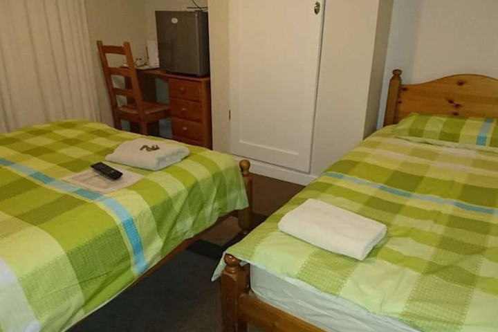 Comfortable Family Room With Tv, Free Fast Wifi, Sleeps 3 - Brentford