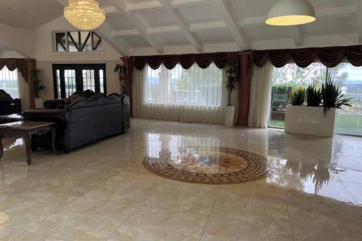 Spacious 6000 Sf 6-bedroom Villa In Lovely Fremont With Private Gate, And View - Hayward, CA