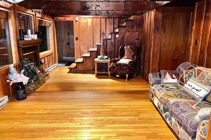 Penthouse W/ Boho Loft, Jacuzzi, + Balcony -3 Br - Saint Joseph, MO