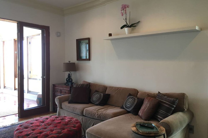 Classic Hollywood Hills Living With Amazing Views ~1200sf - Los Angeles