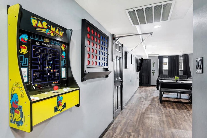 Spacious Group Stay - Sleeps 12 - 3 Kings + Arcades - 10 Min To Downtown - Chicago, IL