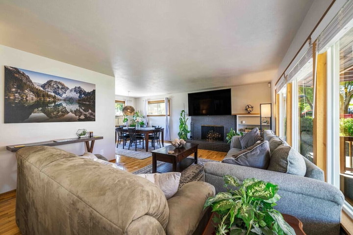 Cozy & Quiet With Saddlerock Views - Wenatchee, WA