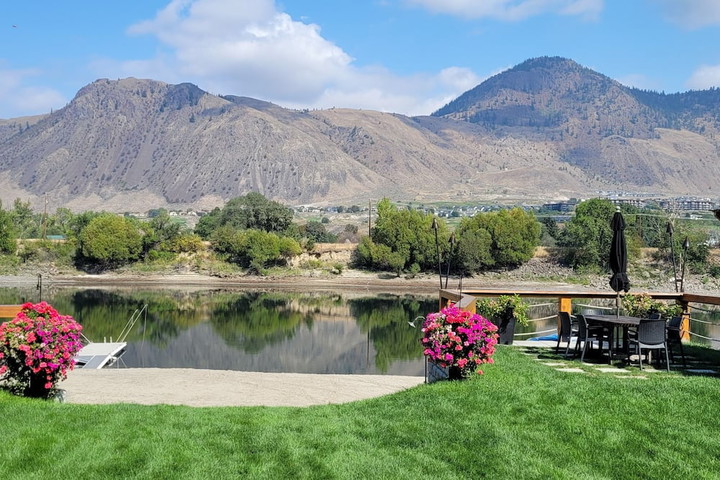 Downtown Beachfront Suite! - Kamloops