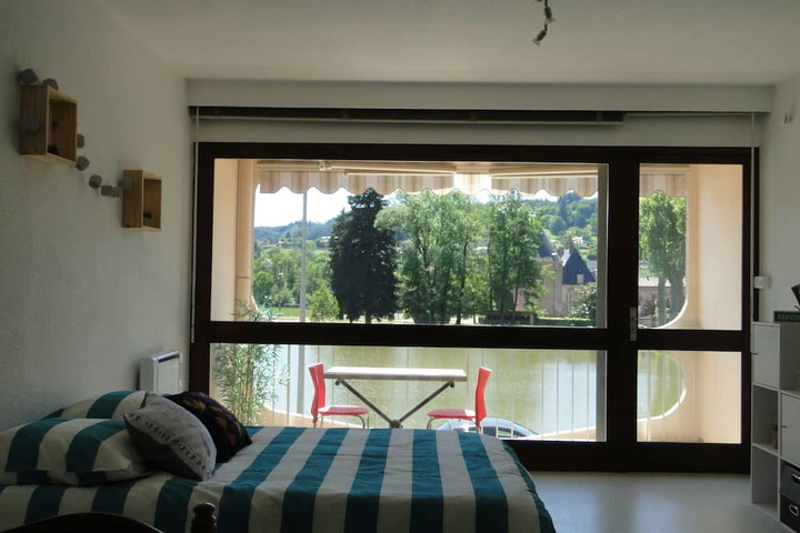 Studio Tout Confort Avec Vue Sur éTang Et Chateau - La Clayette
