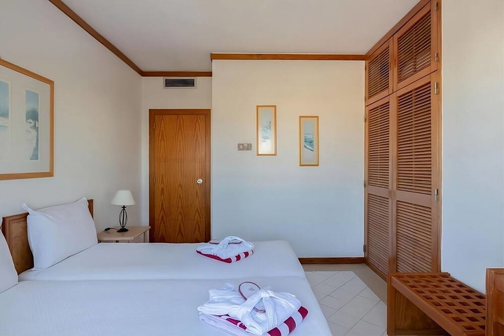 Comfort And Convenience! Spacious And Fully-furnished 1br Close To Oura Beach! - Albufeira