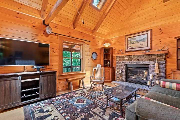 Robins Nest-peaceful Cabin W/views+great Location - Maggie Valley, NC