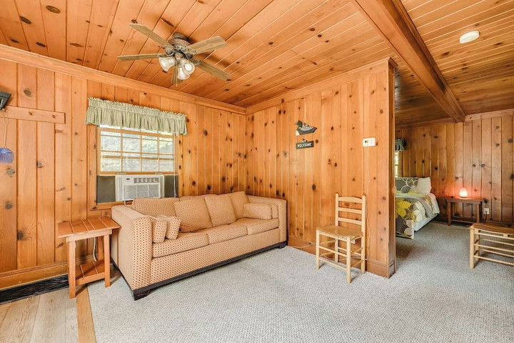 Wannigan Point Cabin #4 - Taylors Falls, MN