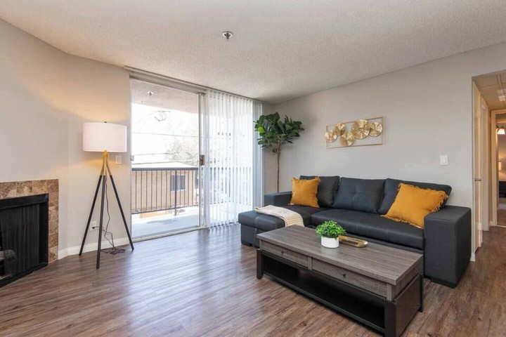2br Hollywood Apt W/rooftop Pool & Stunning Views Of City And The Hollywood - Hollywood, CA