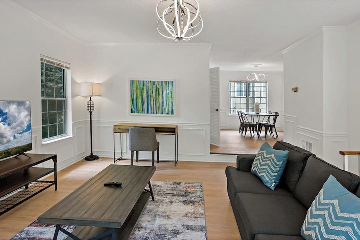Cozy Reston Main Retreat - Reston, VA