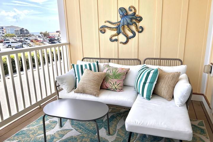 Second Row Condo With Ocean Views, Pool, And Hot Tub - Oak Island, NC