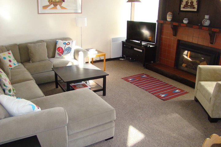 Taos Ski Valley/3 Bdrm/sleeps 8/directly Next Door To The Children's Ski School - Taos Ski Valley, NM
